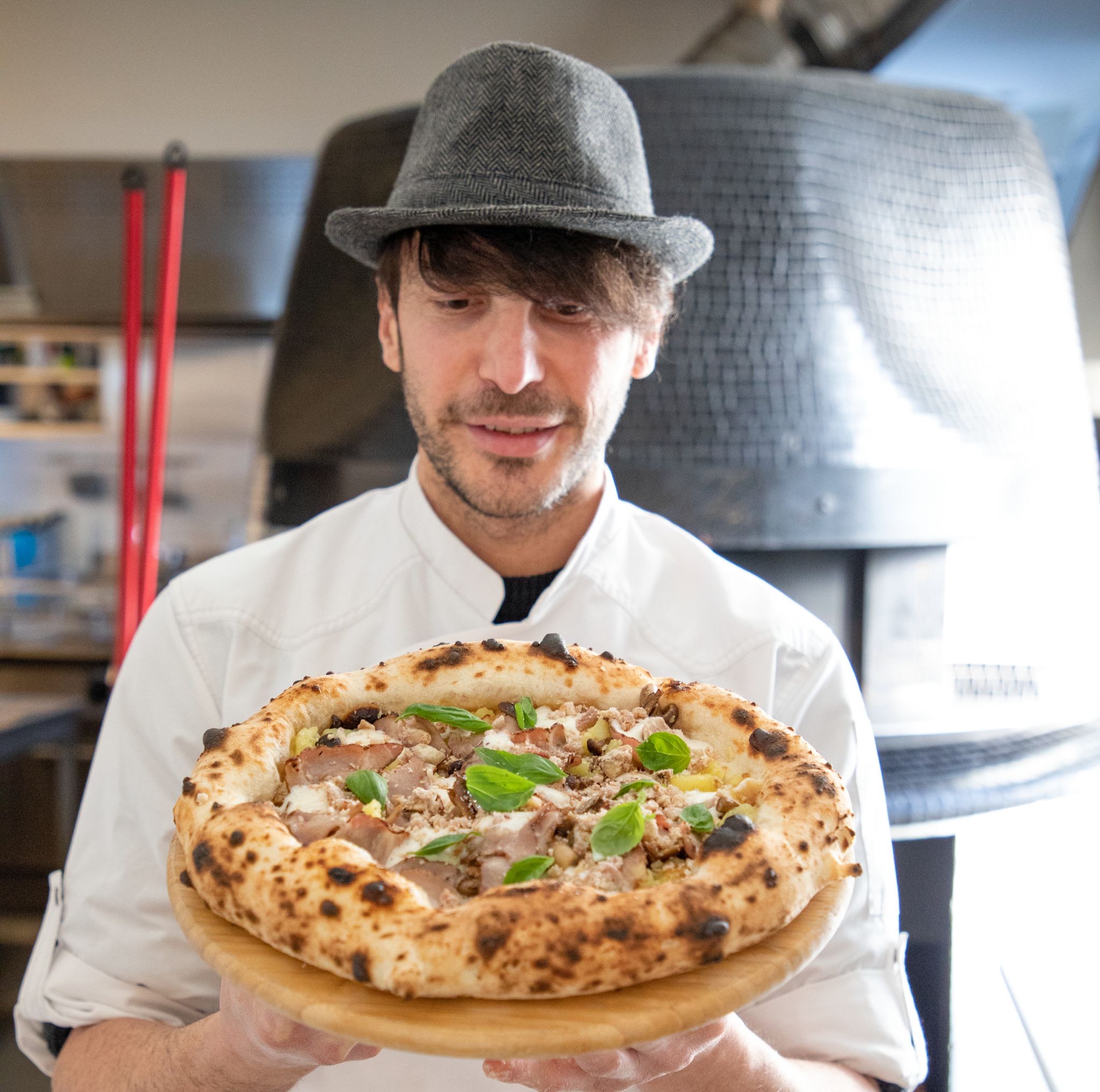 Il Pizzaiolo Artista: Salvatore Lioniello e la Sua Ode alla Pizza - Il ...